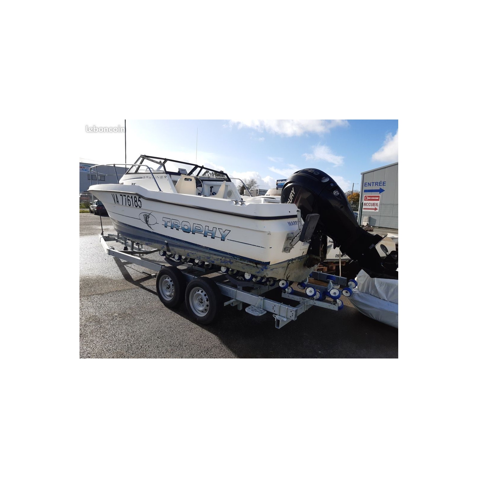Bayliner Trophy 2002 Walkaround Moteur 150CV
